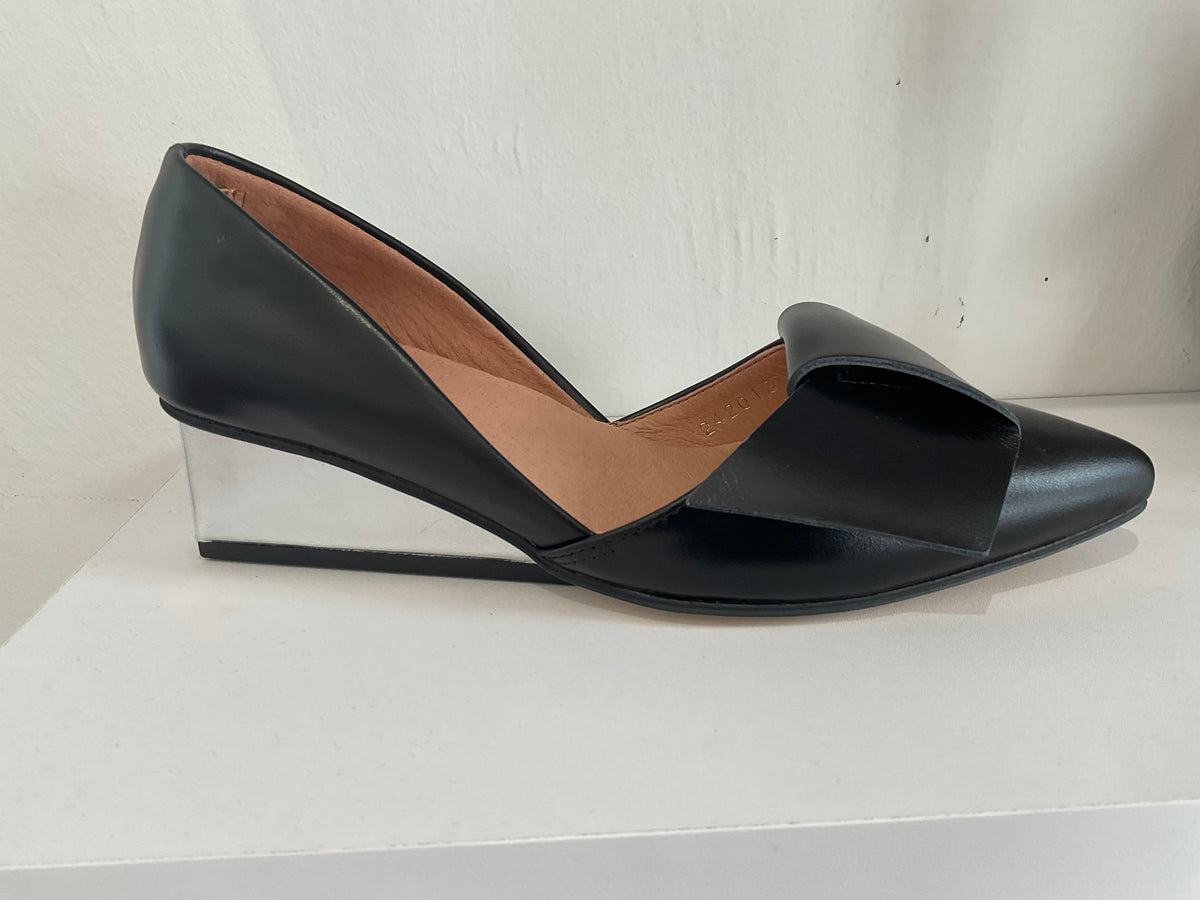Half bow Wedge – Courtney’s Shoes