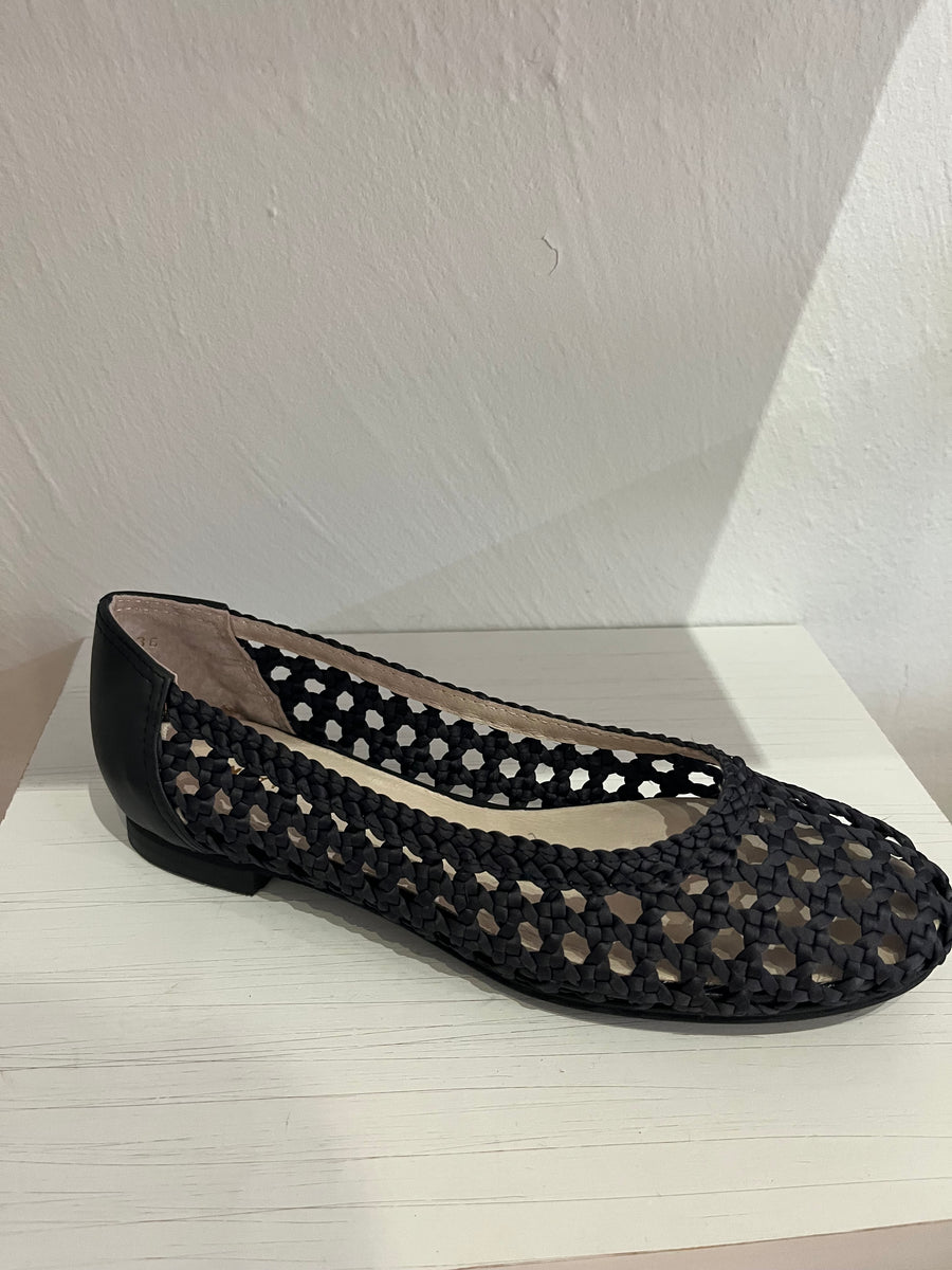Woven Lady – Courtney’s Shoes