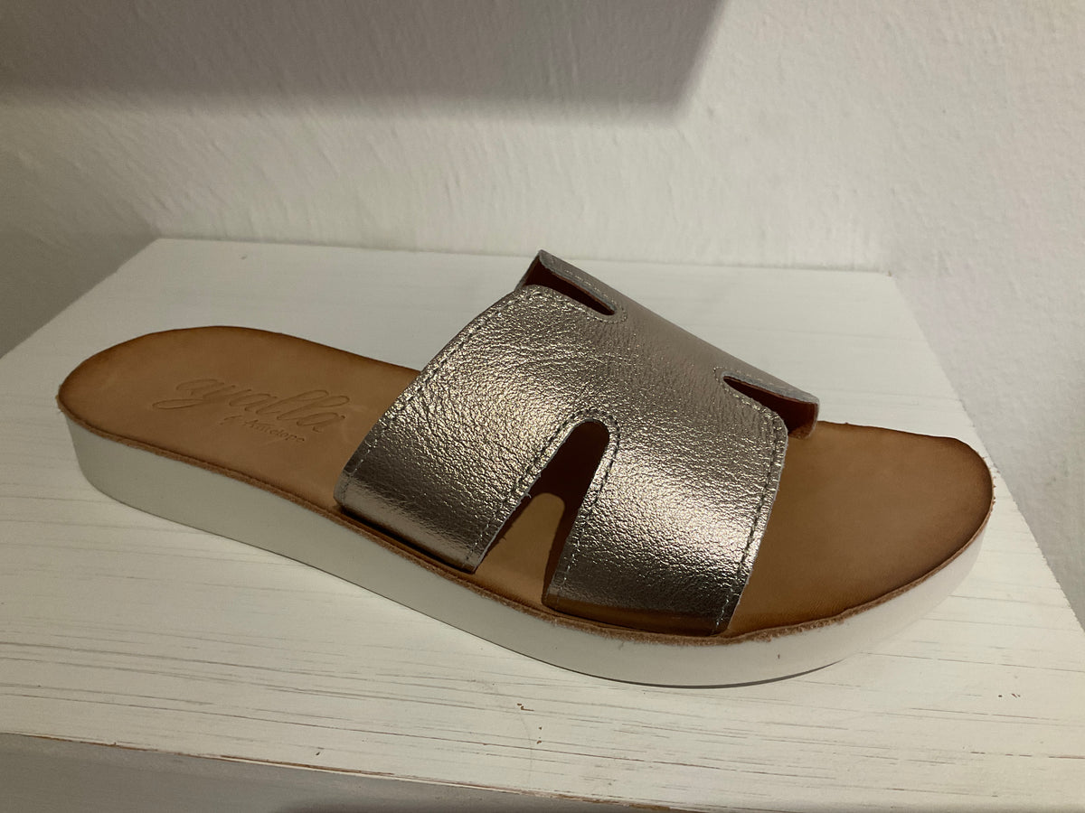 Alex – Courtney’s Shoes