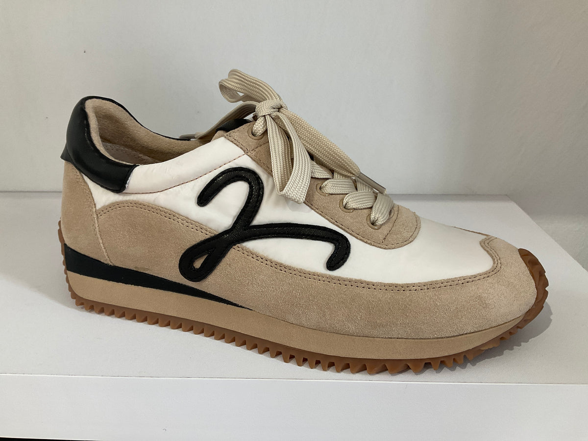 Queen – Courtney’s Shoes